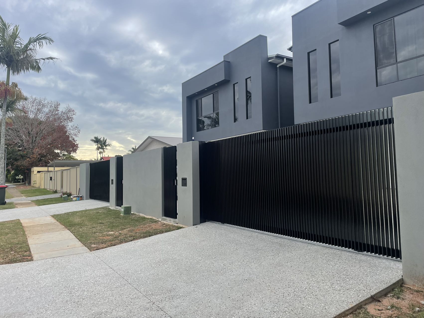 Automatic Luxury Blade Sliding Driveway Gate-Automatic Sliding Gate ...