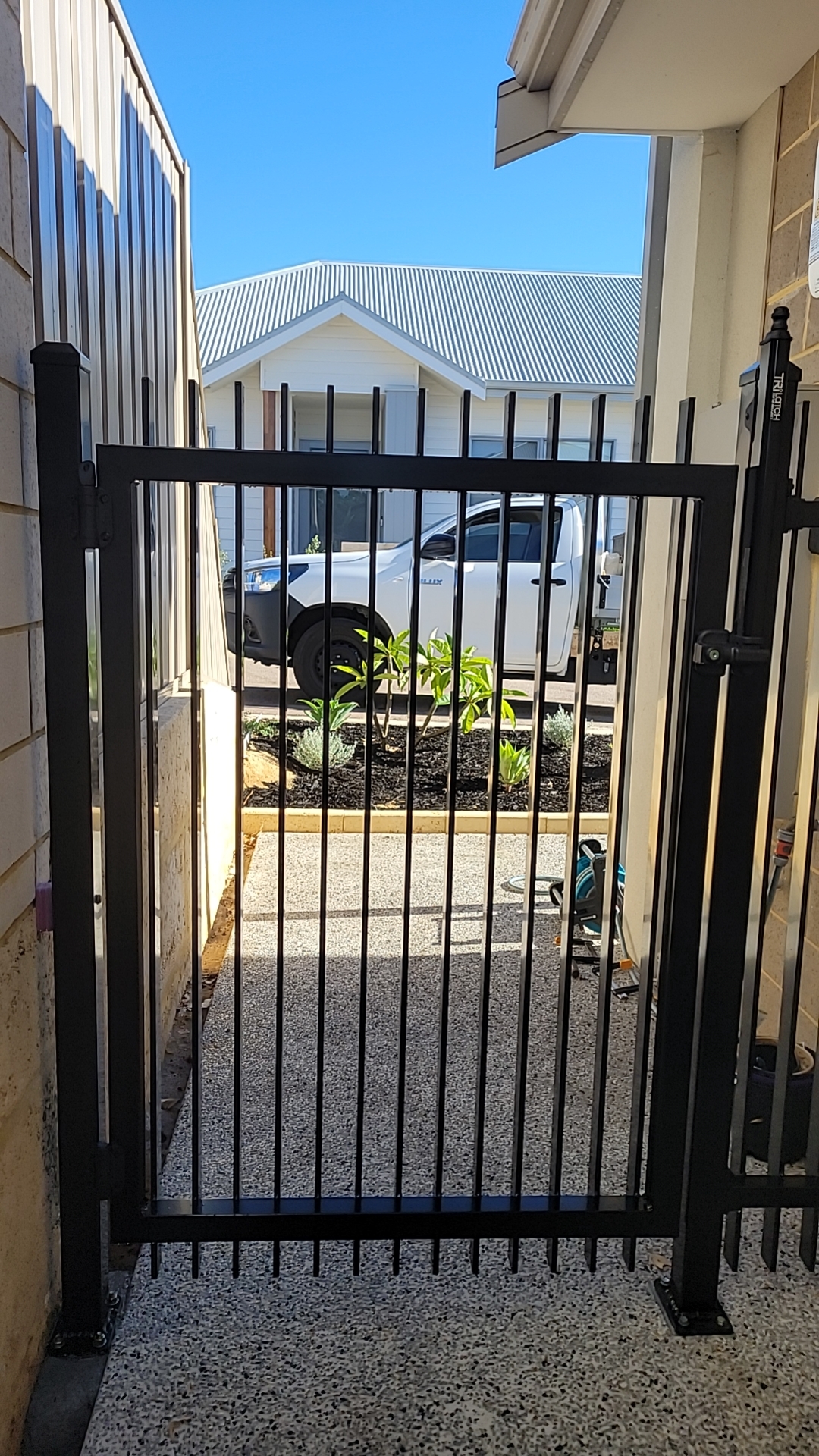 Aluminium Blade Gate-Pedestrian Gate-ACMG-Experts In Residential ...